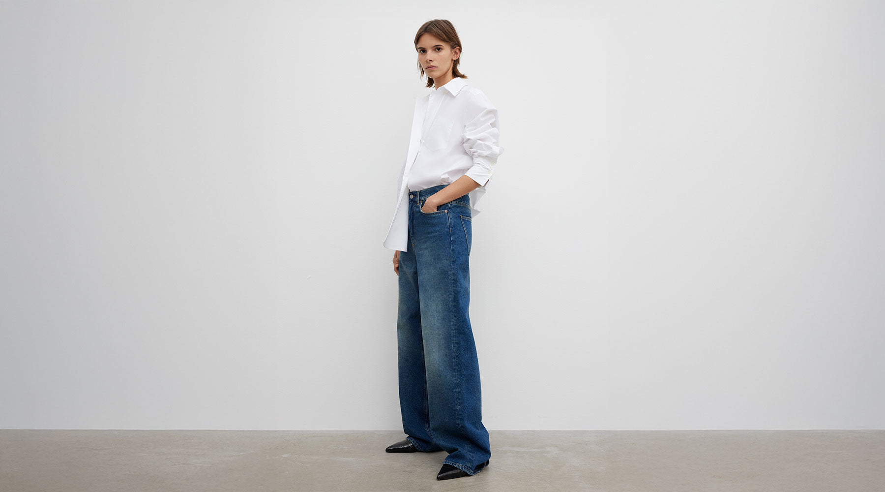 7 Outfit Ideas on How to Style Straight Jeans