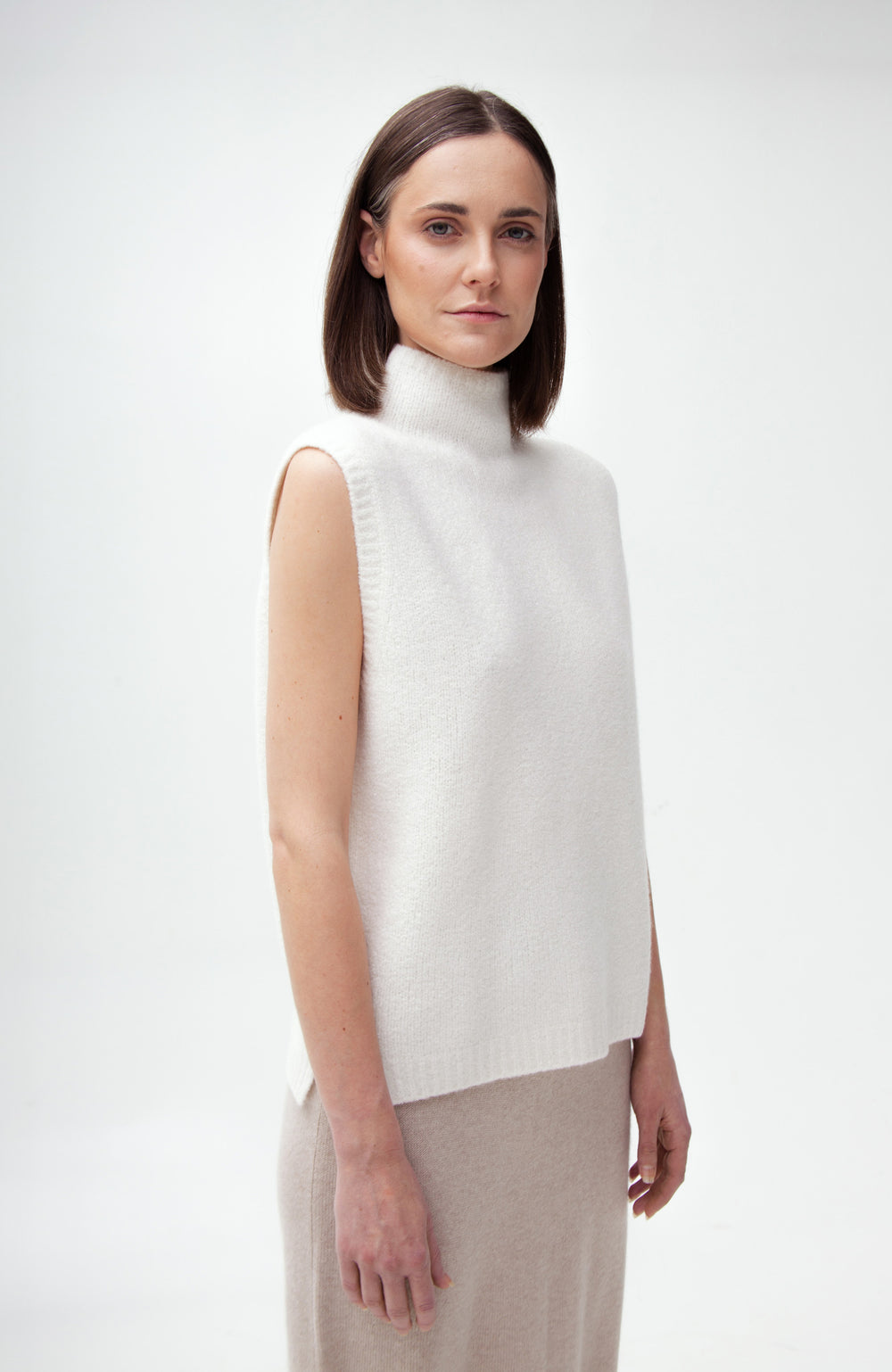 Rollneck boucle vest EMBER - Shop Online at BEIGE | BROWN